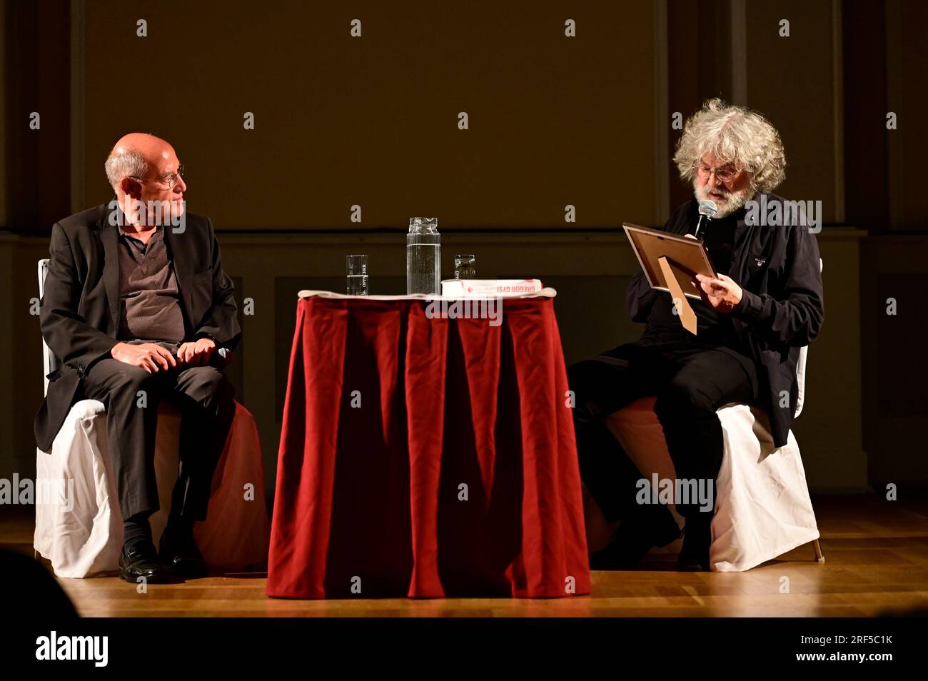 Gregor Gysi und Hans-Dieter Schütt bei Gregor Gysi - Ein Leben ist zu ...