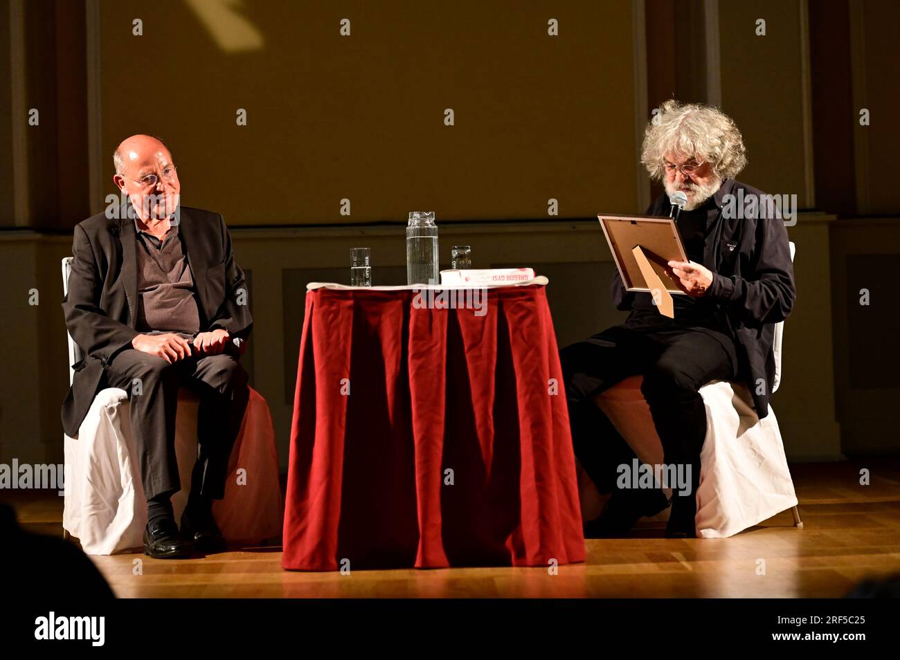 Gregor Gysi und Hans-Dieter Schütt bei Gregor Gysi - Ein Leben ist zu ...