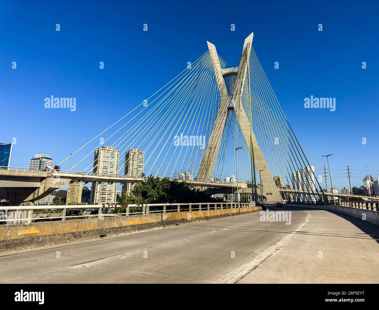 Linking cable stayed points hi-res stock photography and images - Alamy