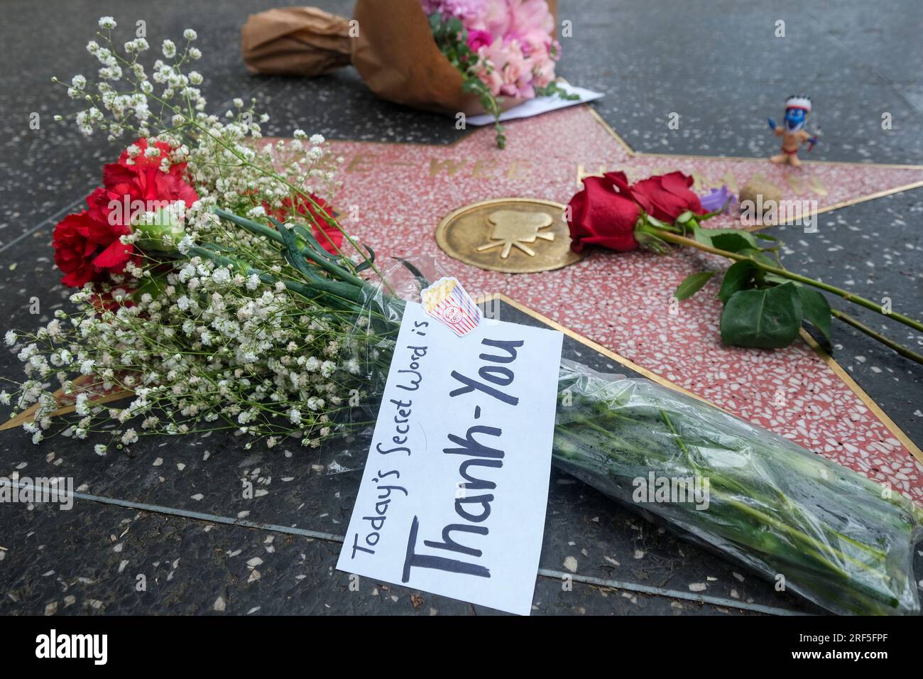 Los Angeles, United States. 31st July, 2023. Note messages and flowers ...