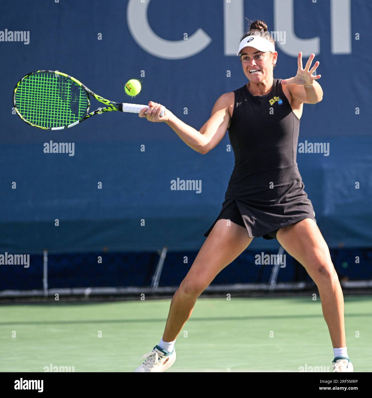 Washington, D.C, USA. 31st July, 2023. JENNIFER BRADY hits a forehand ...
