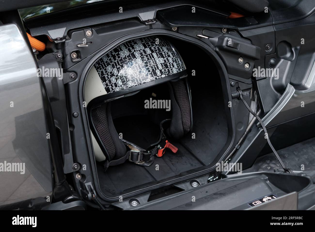 Bmw ce 04 hi-res stock photography and images - Alamy