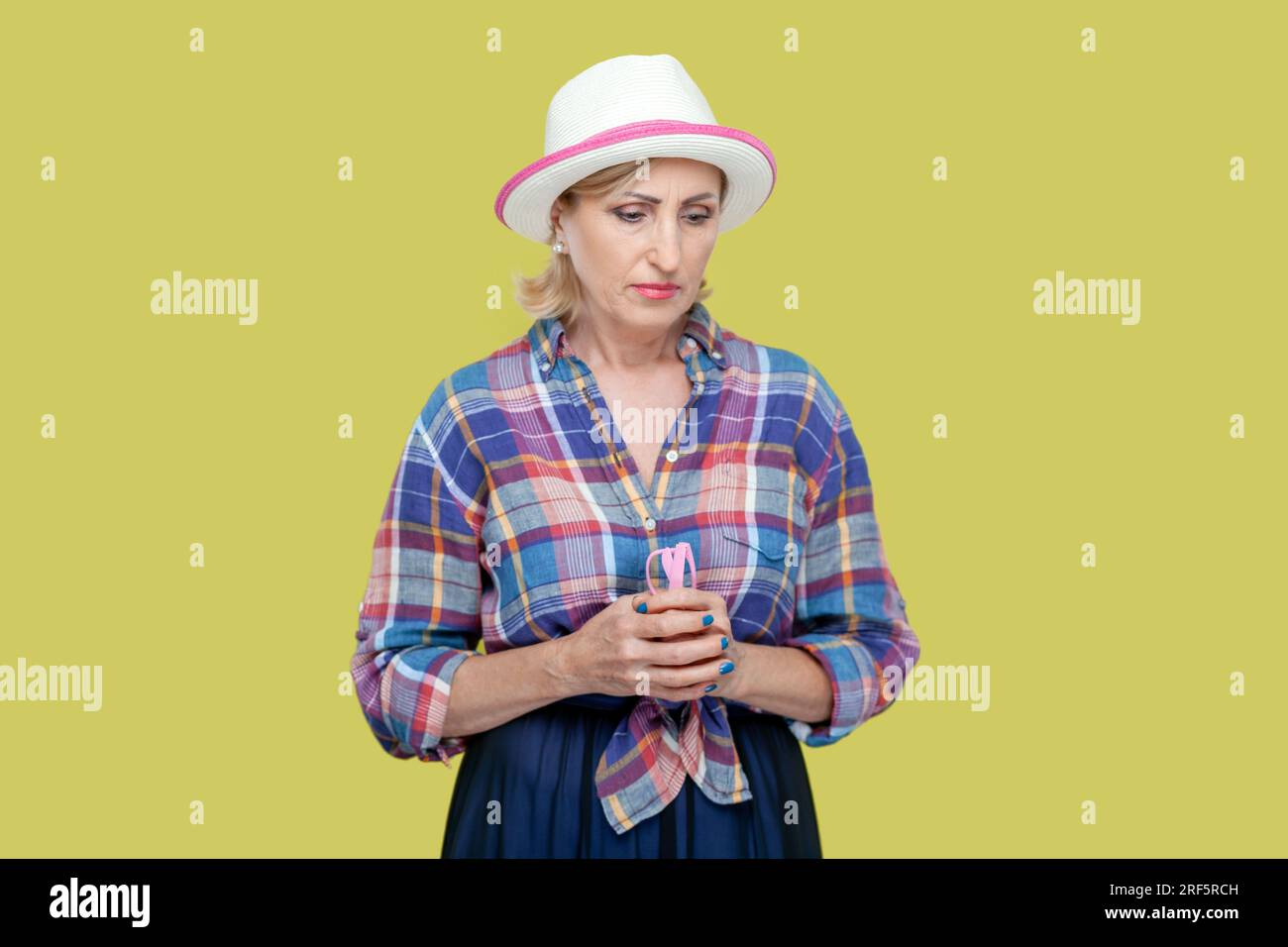 Unamused face hi-res stock photography and images - Alamy