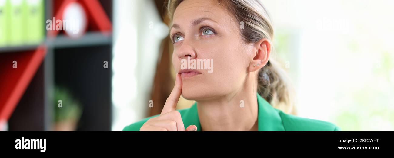 Manager thinking hi-res stock photography and images - Alamy