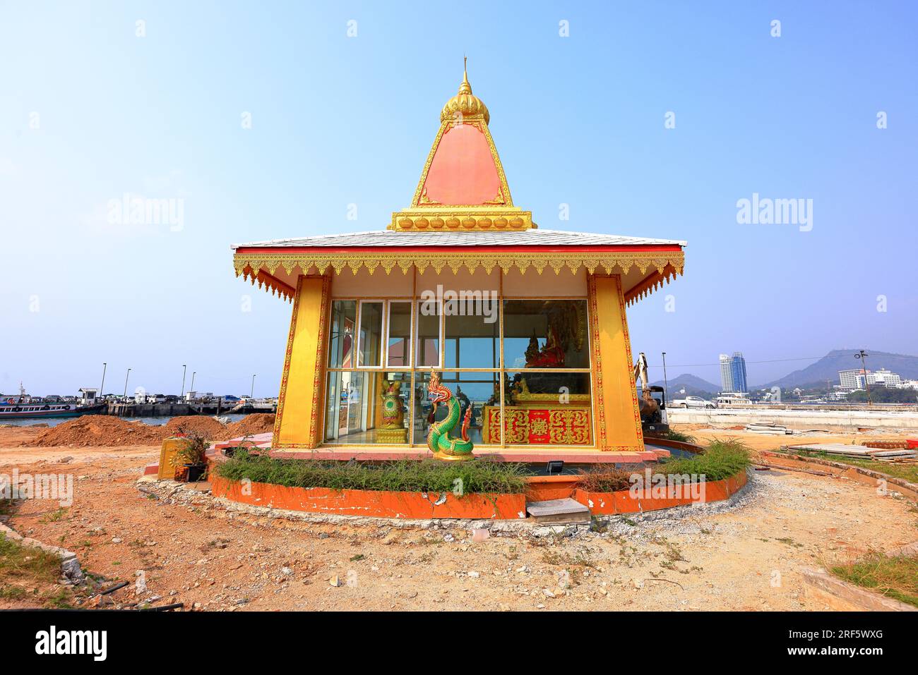 Koh Loi Si Racha: a small island features a temple in Si Racha District ...