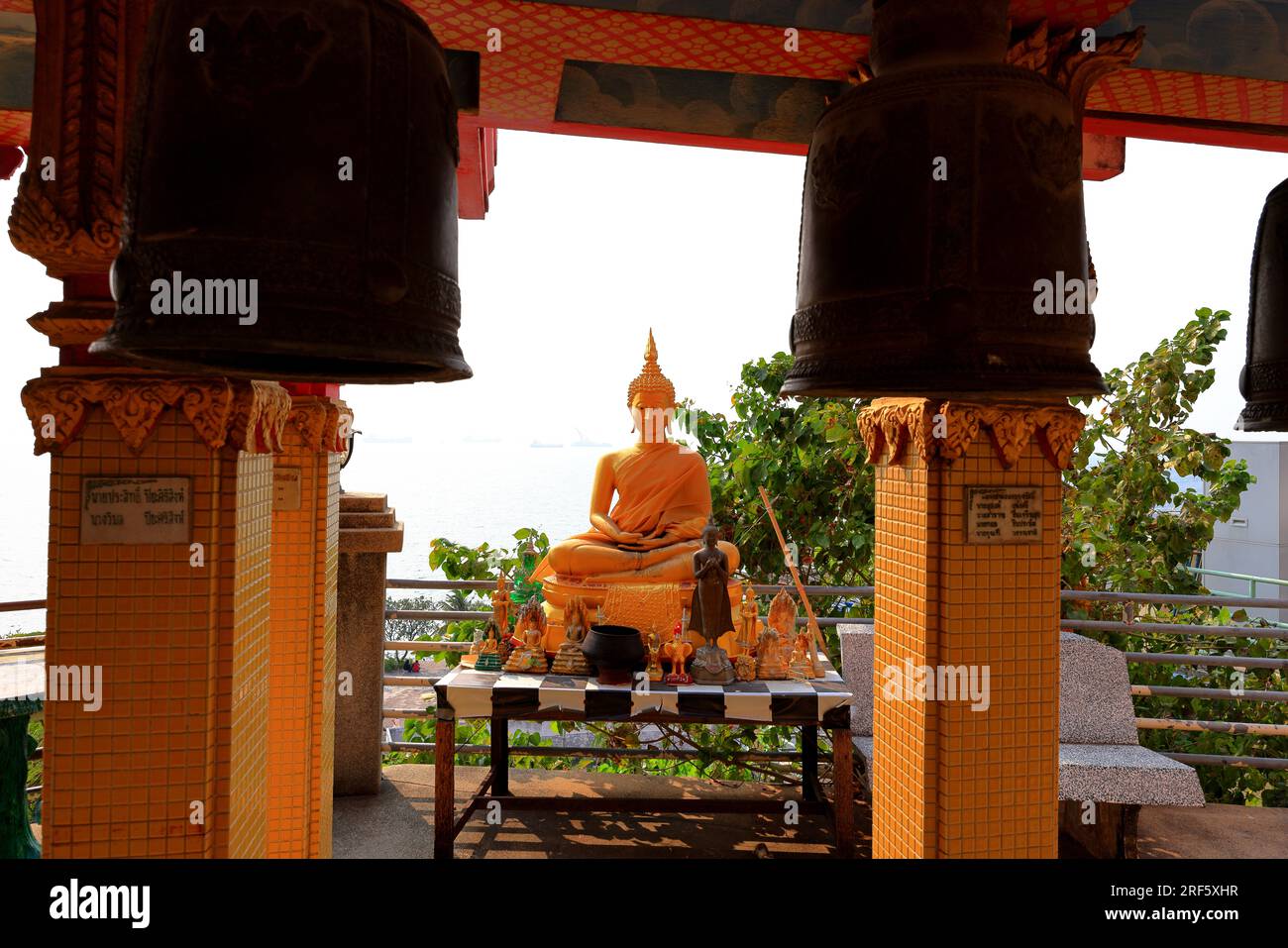 Koh Loi Si Racha: a small island features a temple in Si Racha District ...