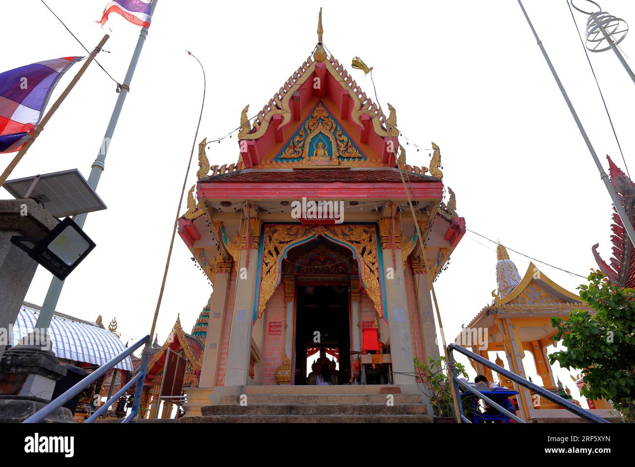 Koh Loi Si Racha: a small island features a temple in Si Racha District ...