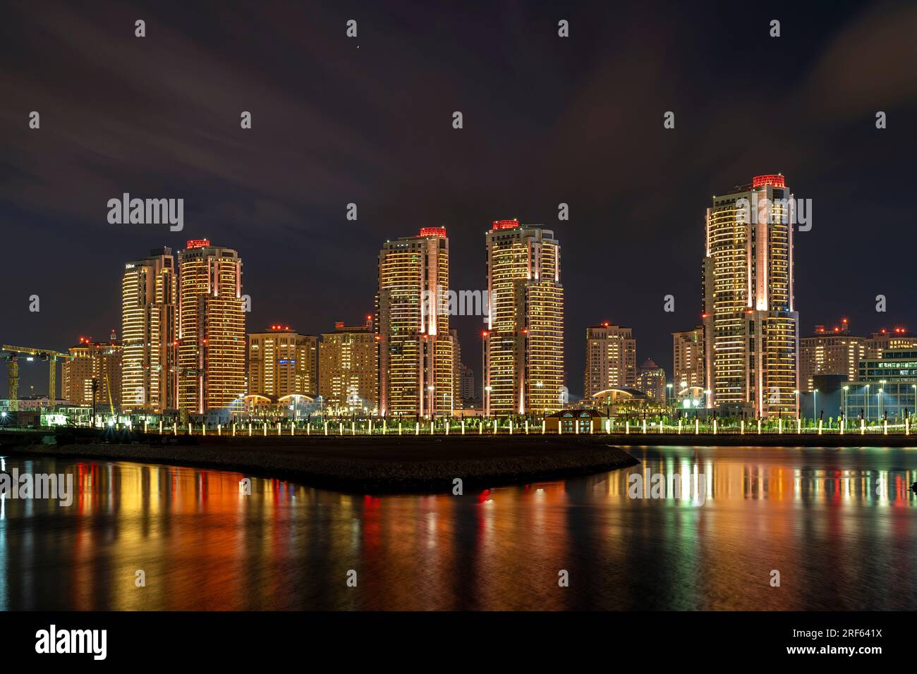 Hilton doha pearl qatar hi-res stock photography and images - Alamy