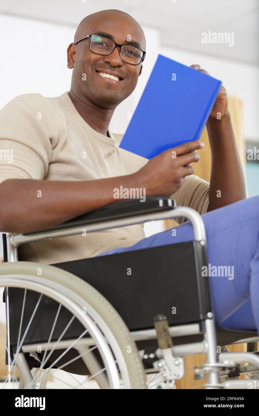 Handicap student reading hi-res stock photography and images - Alamy