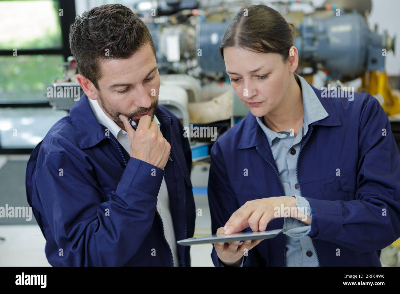 Automobile experts hi-res stock photography and images - Alamy