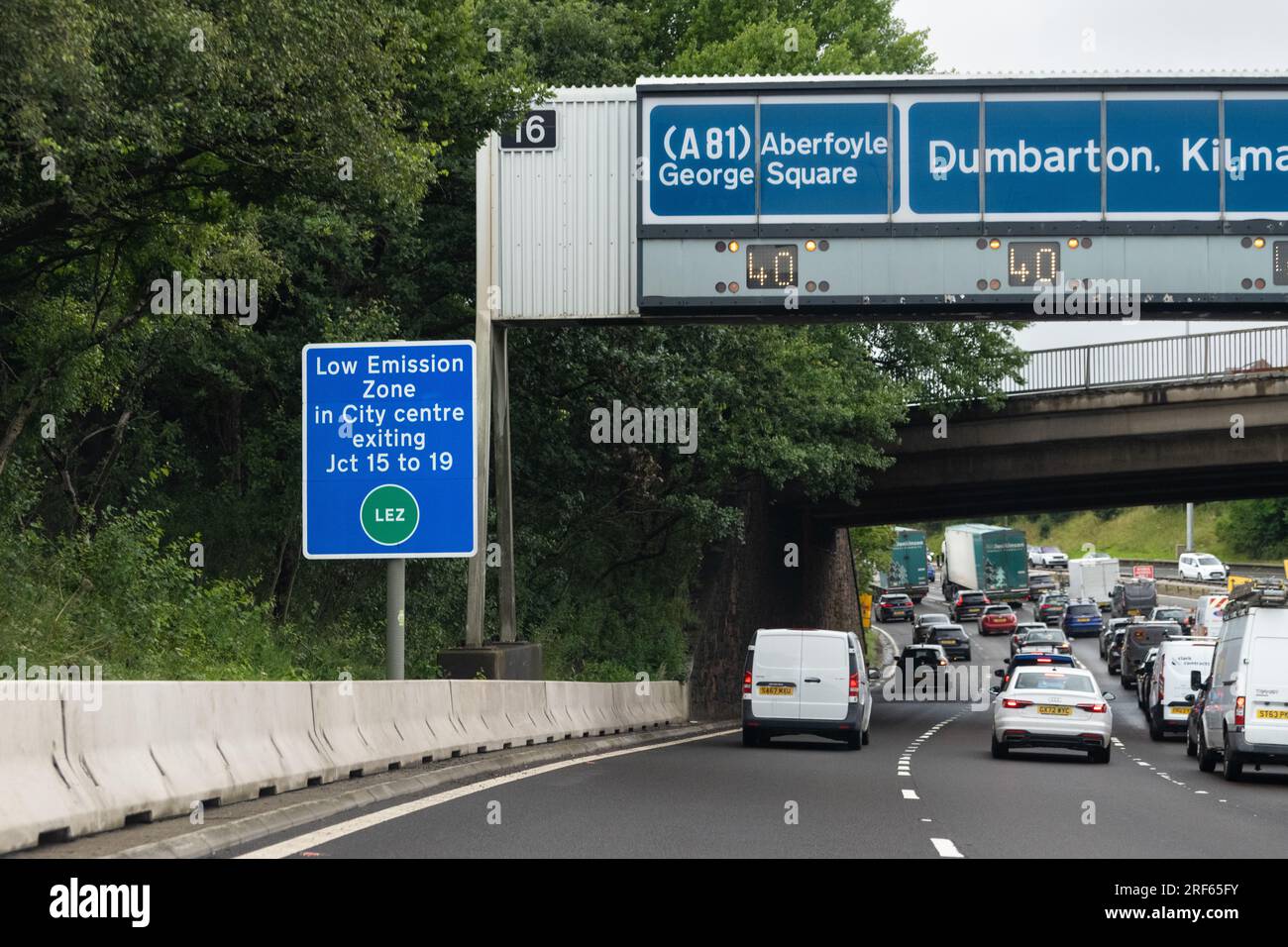 Glasgow lez warning sign m8 motorway hi-res stock photography and ...