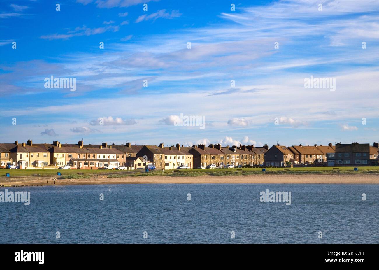 amble houses and beach on the northumberland coast Stock Photo - Alamy