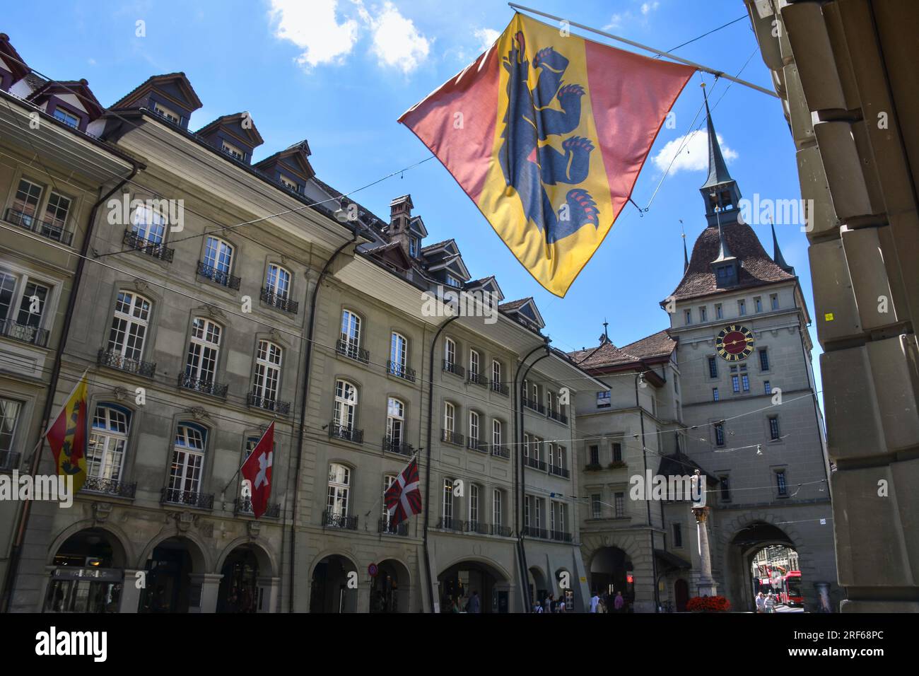 Bern switzerland bear symbol city hi-res stock photography and images ...