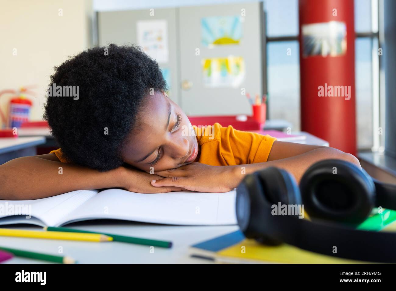 Tired college student classroom hi-res stock photography and images - Alamy