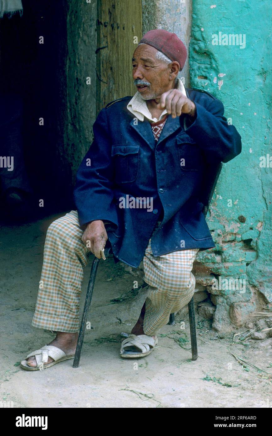 Tunisia door person hi-res stock photography and images - Alamy