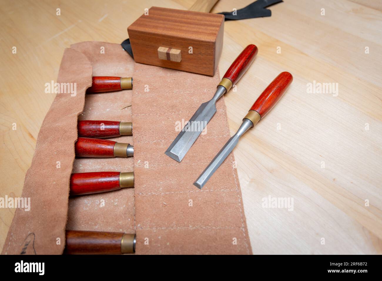 Set of chisels and a mallet on a clean workbench Stock Photo - Alamy