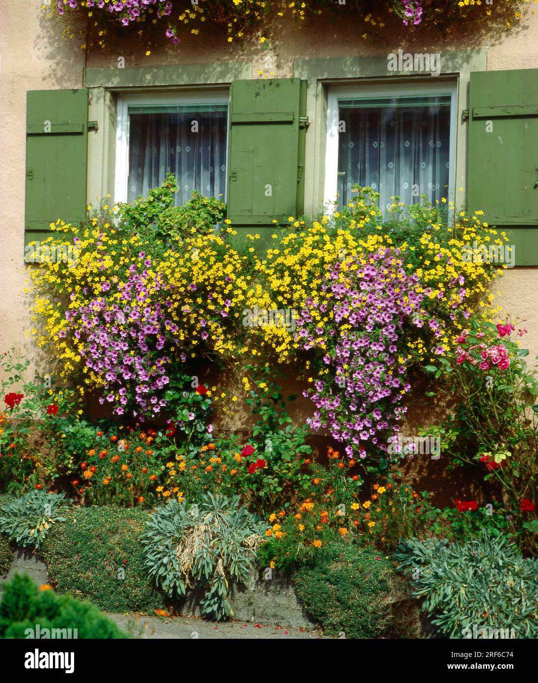 Flower-decorated window outside, outside Countryside Hidden Idyll Stock ...