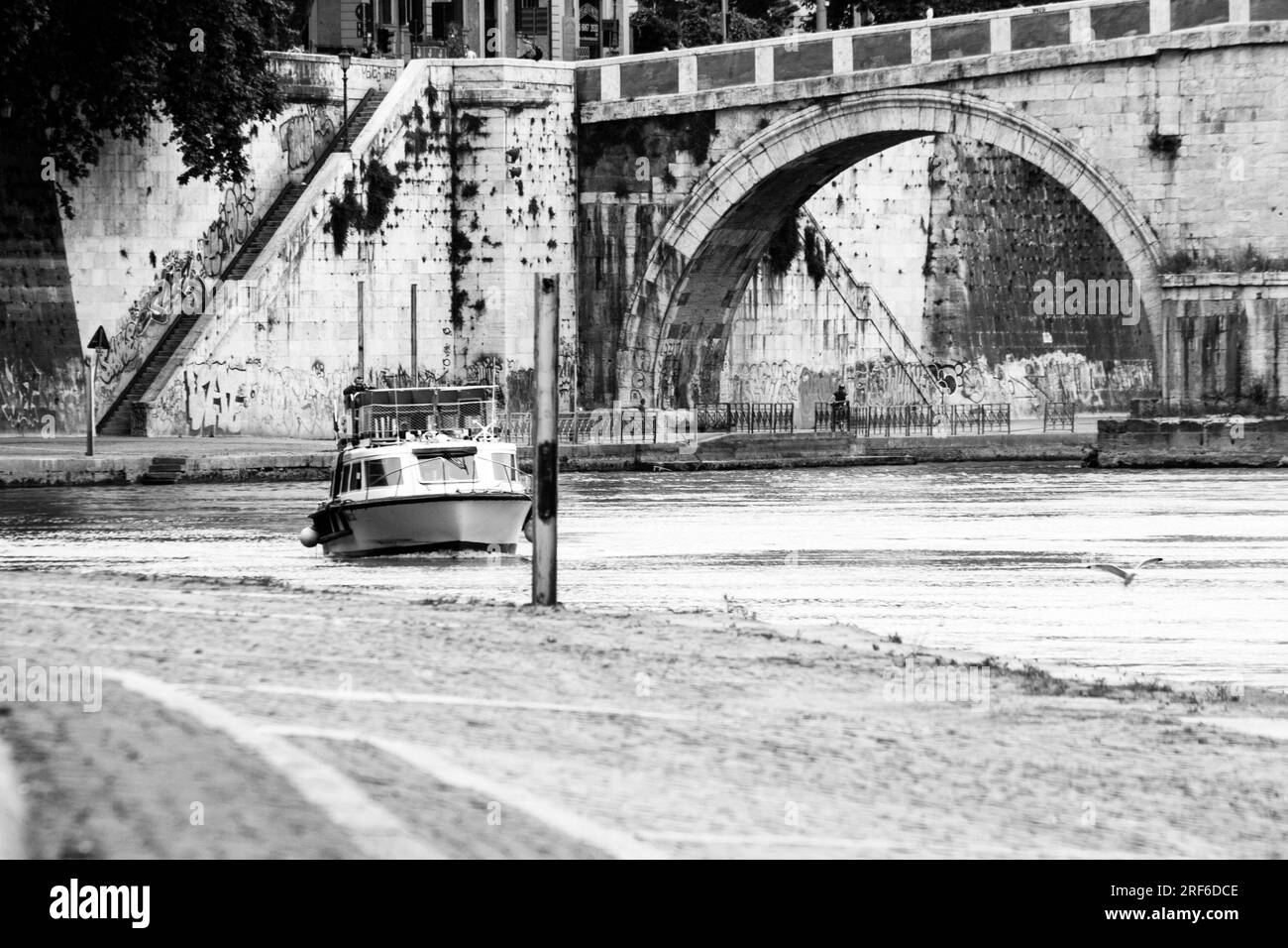 A boat on the Tiber River in Rome Stock Photo - Alamy