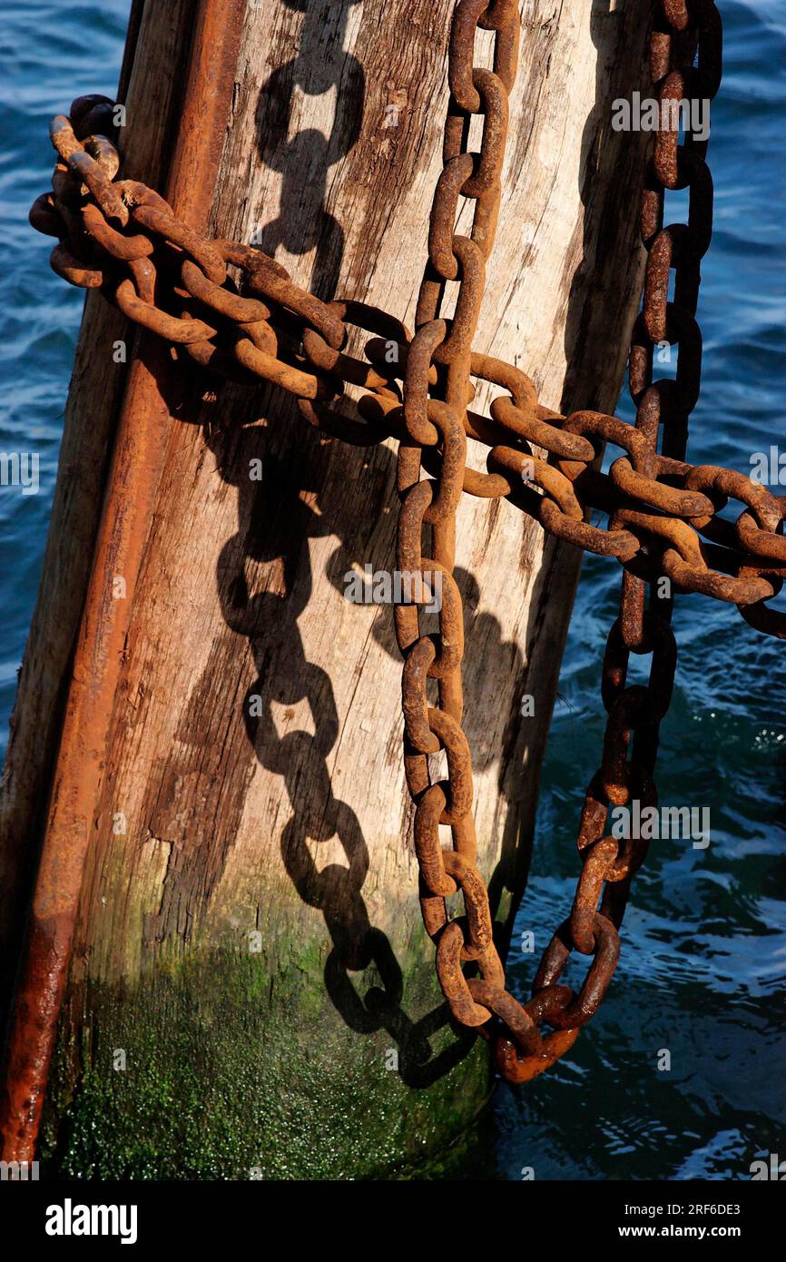 Venetian chain hi-res stock photography and images - Alamy