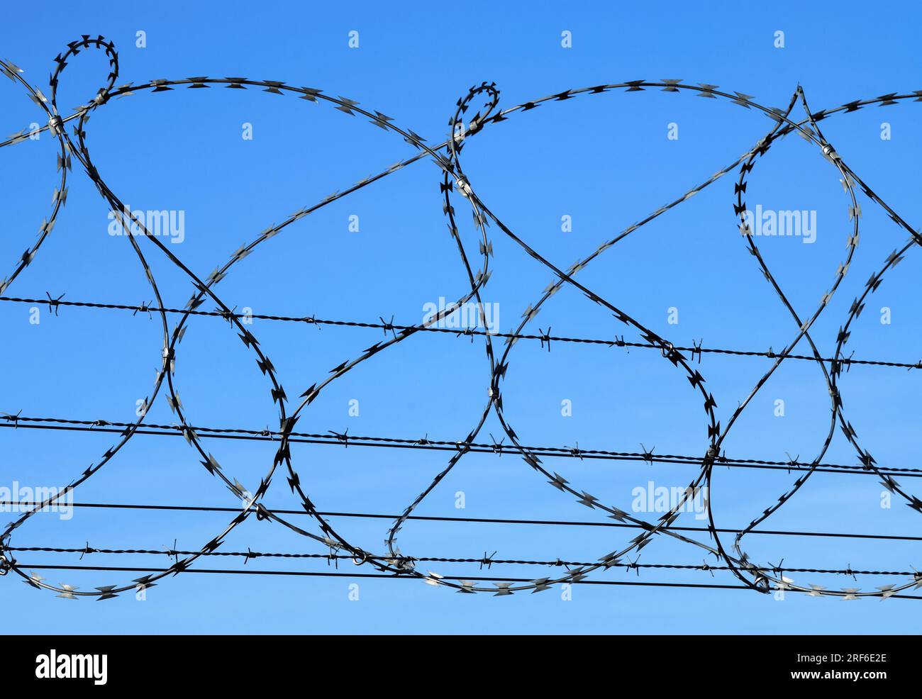 Razor wire border hi-res stock photography and images - Alamy