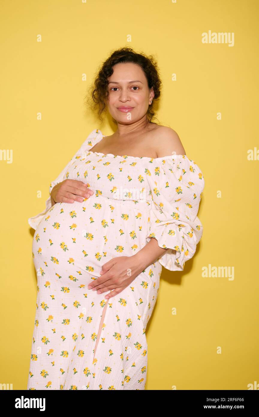 Pregnancy belly shadow hi-res stock photography and images - Alamy