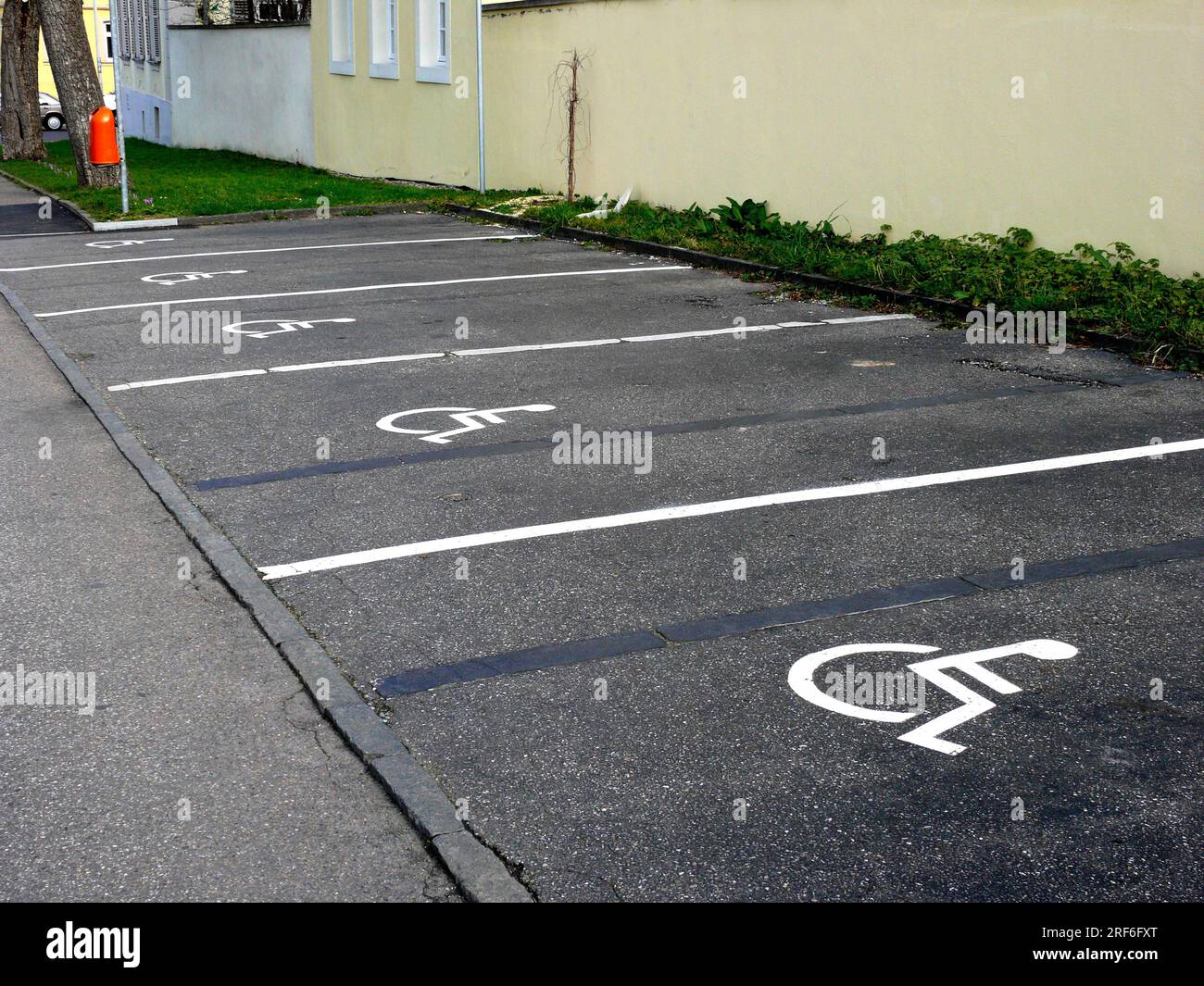 Disabled parking spaces Stock Photo - Alamy