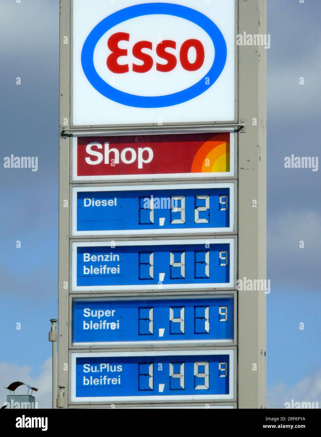 Esso sign hi-res stock photography and images - Alamy