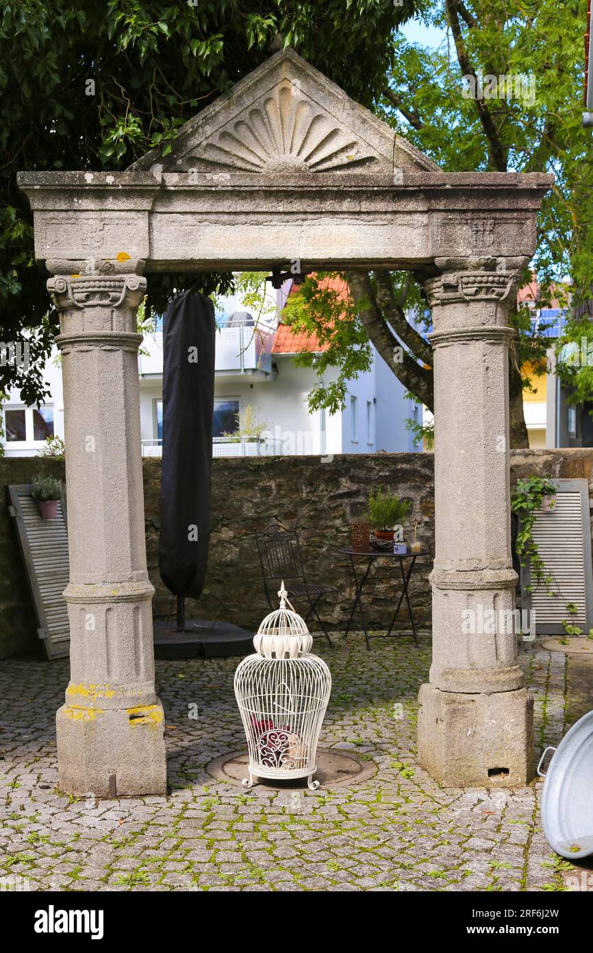 Castle fountain, showpiece of the Reutlingen reeves, fountain column by ...