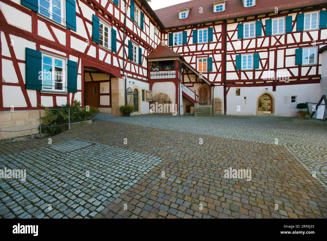 Gomaringen Castle, castle courtyard, paving stones, windows, green ...