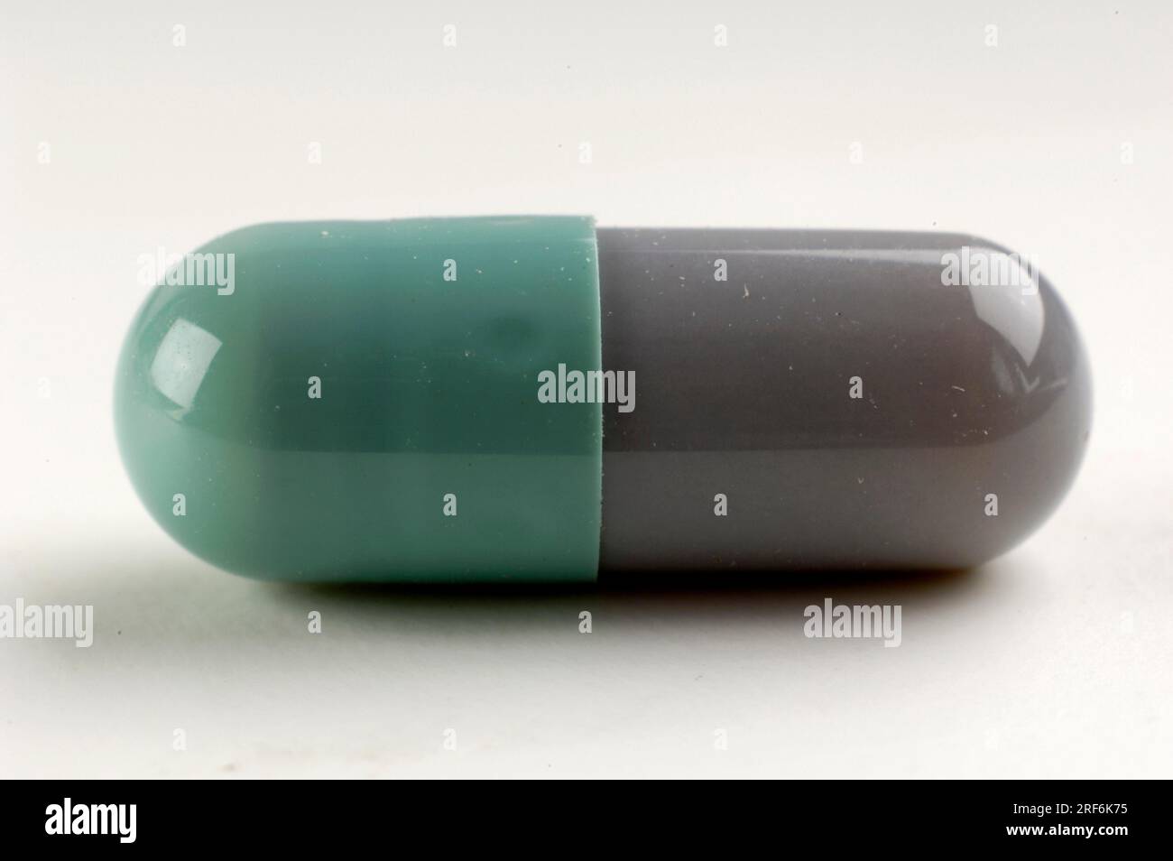 Saroten retard capsule, pill, tablet, exempt, object Stock Photo - Alamy