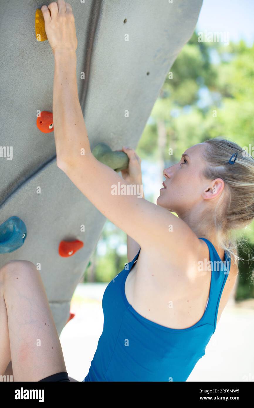 Muscular woman climbing wall hi-res stock photography and images - Alamy