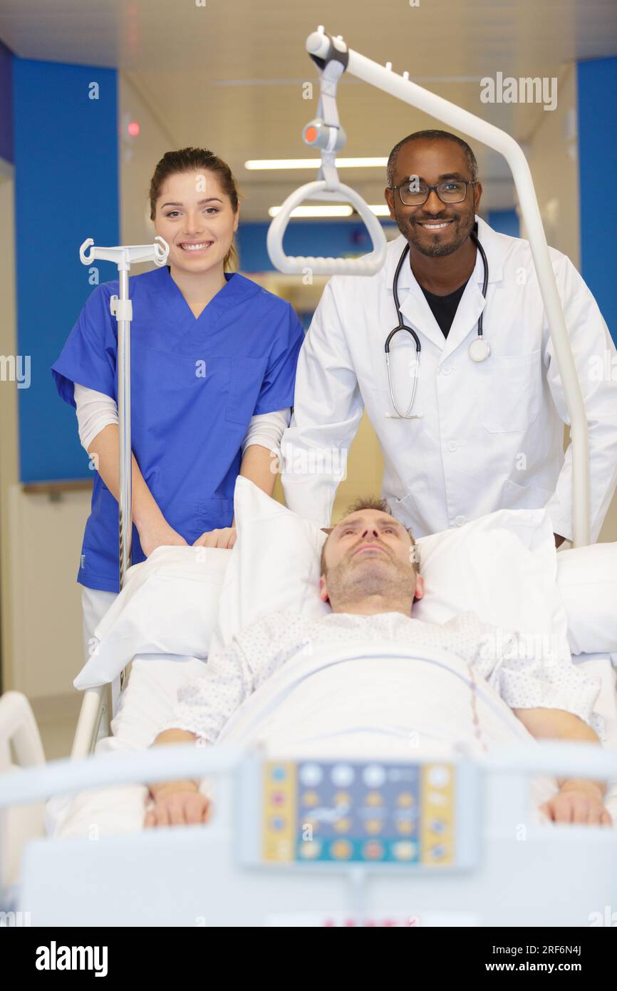 patient being wheeled in hospital bed Stock Photo - Alamy