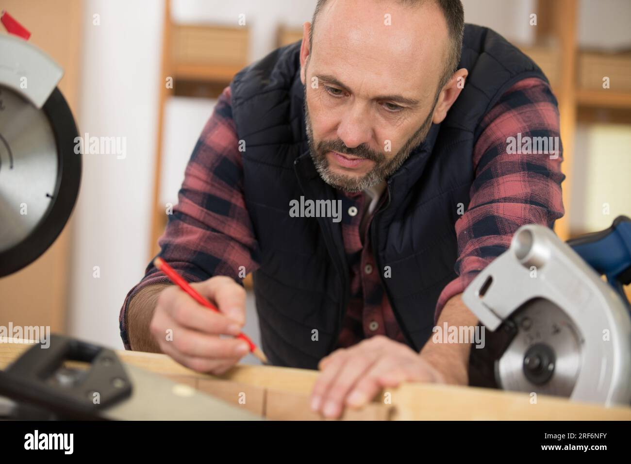 carpenter marking position to cut wood Stock Photo - Alamy