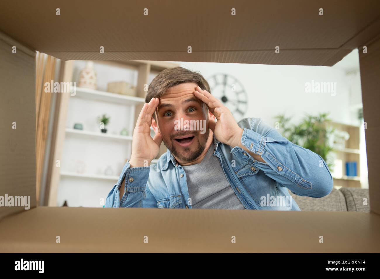 Suprised man hi-res stock photography and images - Alamy