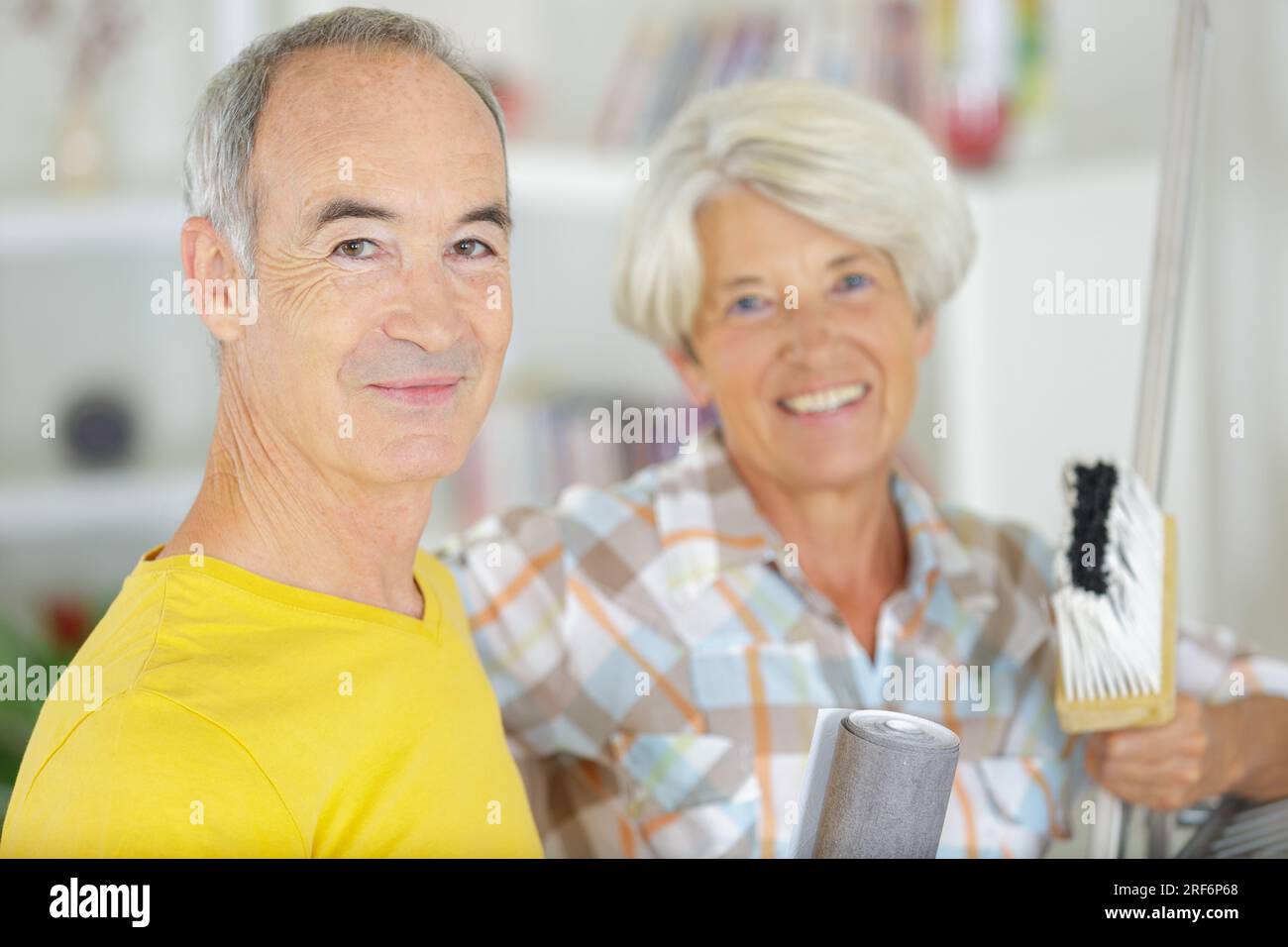 Happy family doing diy hi-res stock photography and images - Alamy
