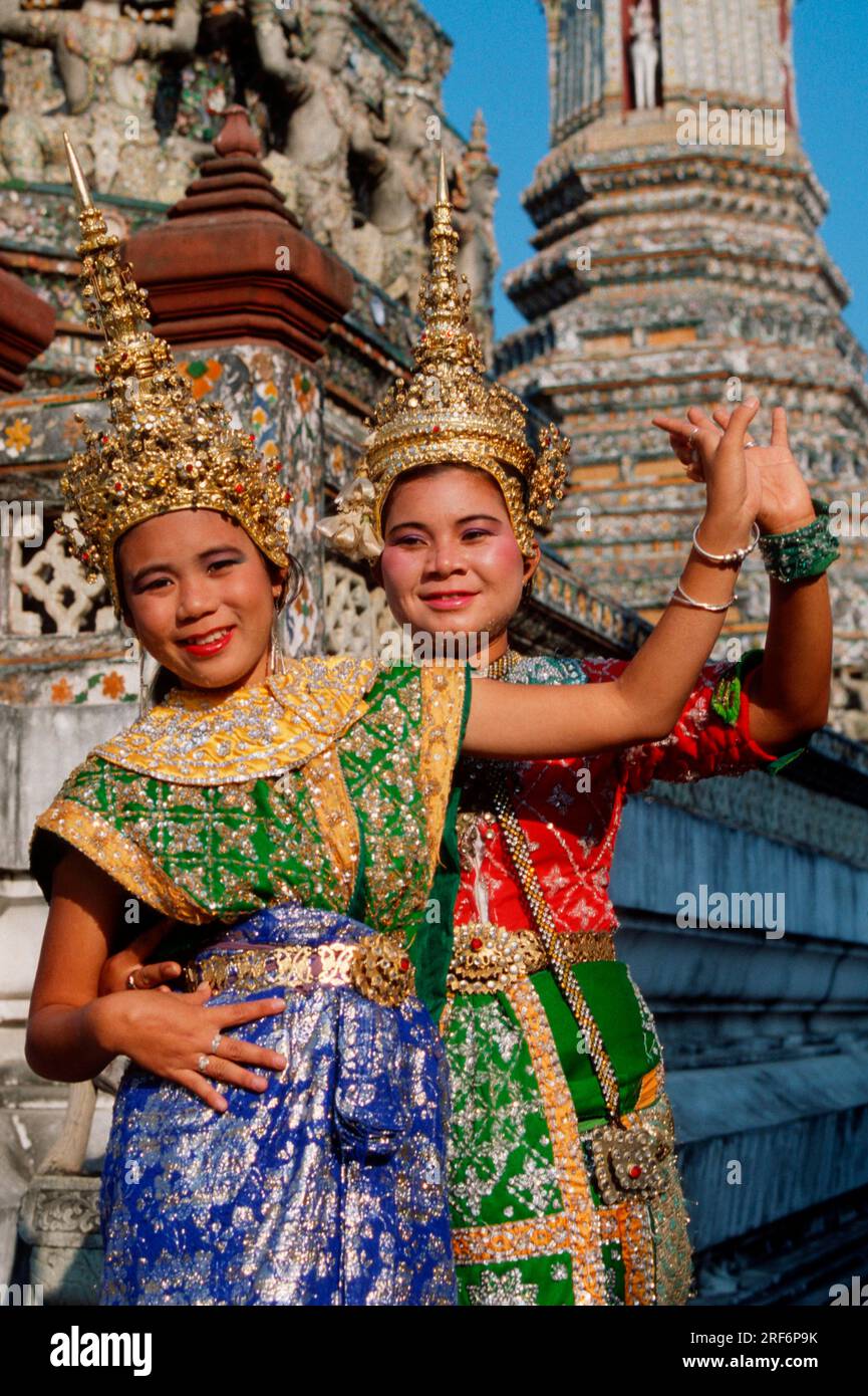 Temple dancers at Wat Arun temple, the dawn, dancer, dancers, Bangkok ...