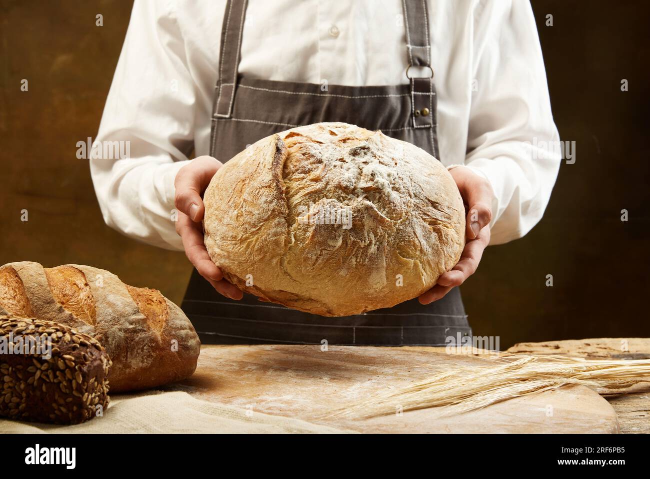 Mans hands holding fresh bread hi-res stock photography and images - Alamy