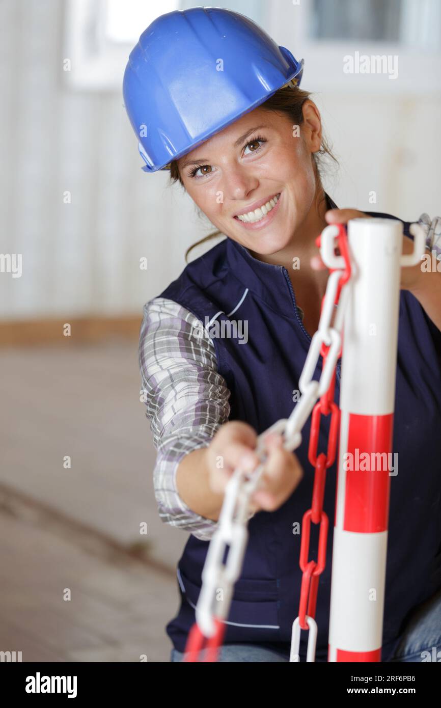 a portrait a happy female builder Stock Photo - Alamy