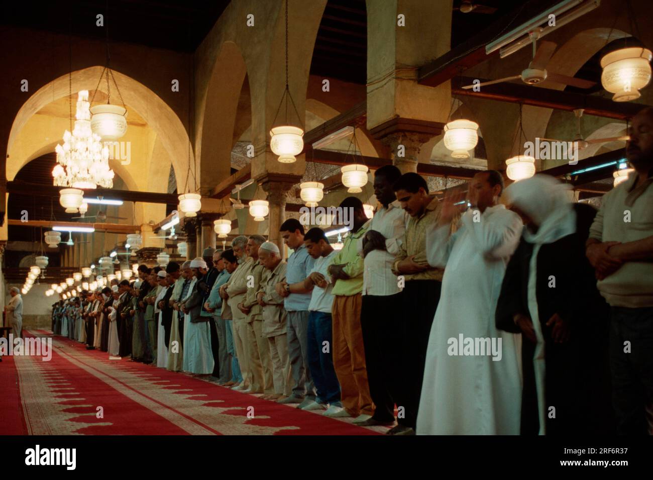 Praying men, Al-Azhar Mosque, Cairo, Egypt Stock Photo - Alamy