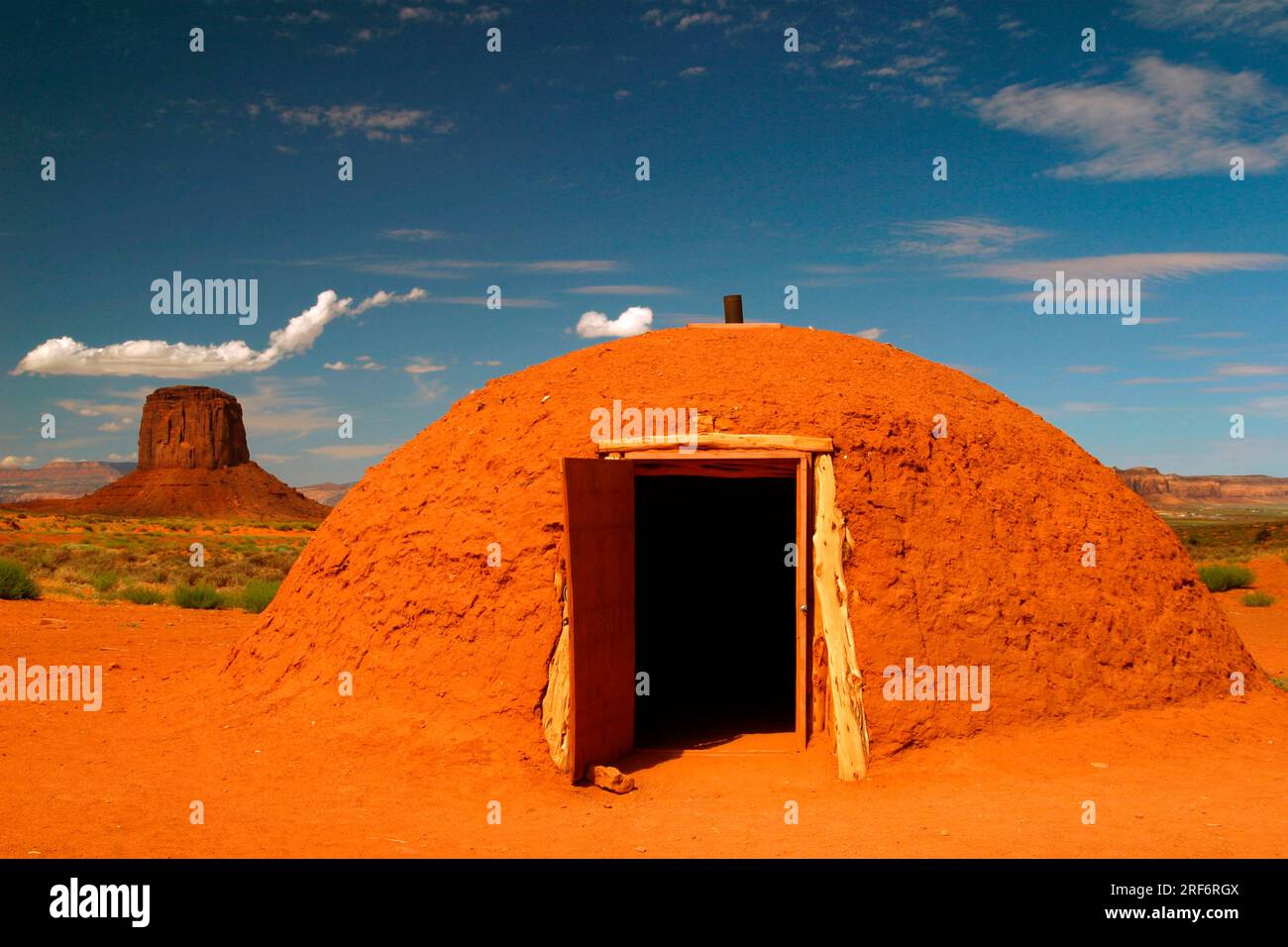 Sandstone formation and Navajo hut, Monument Valley, Arizona, USA Stock ...