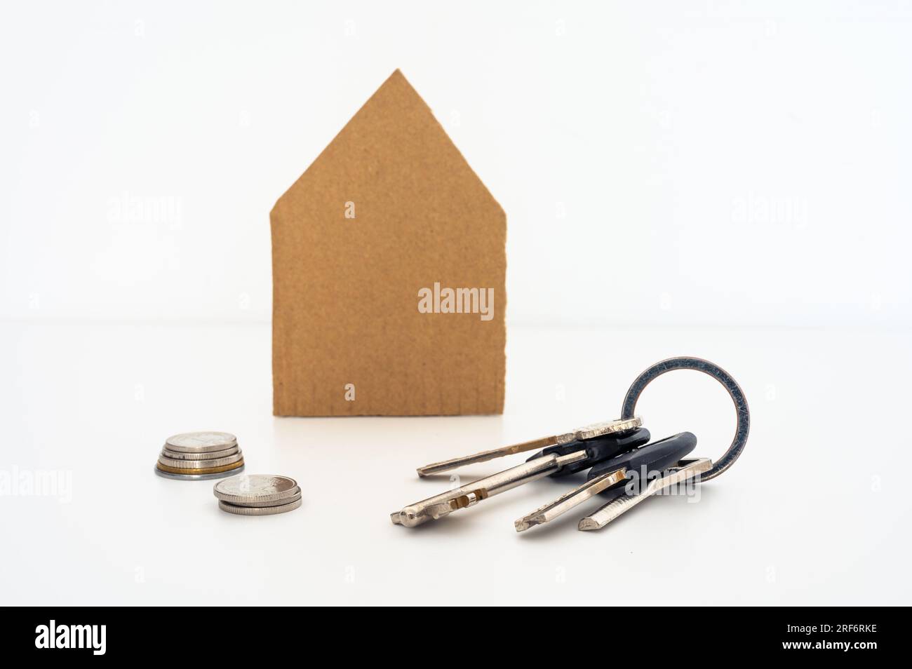 Cardboard house hi-res stock photography and images - Alamy