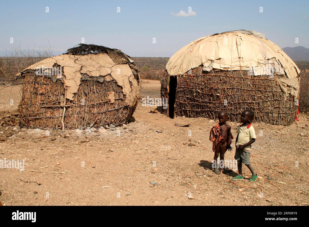 Turkana huts and children, Turkana tribe, Lake Turkana, Kenya Stock ...