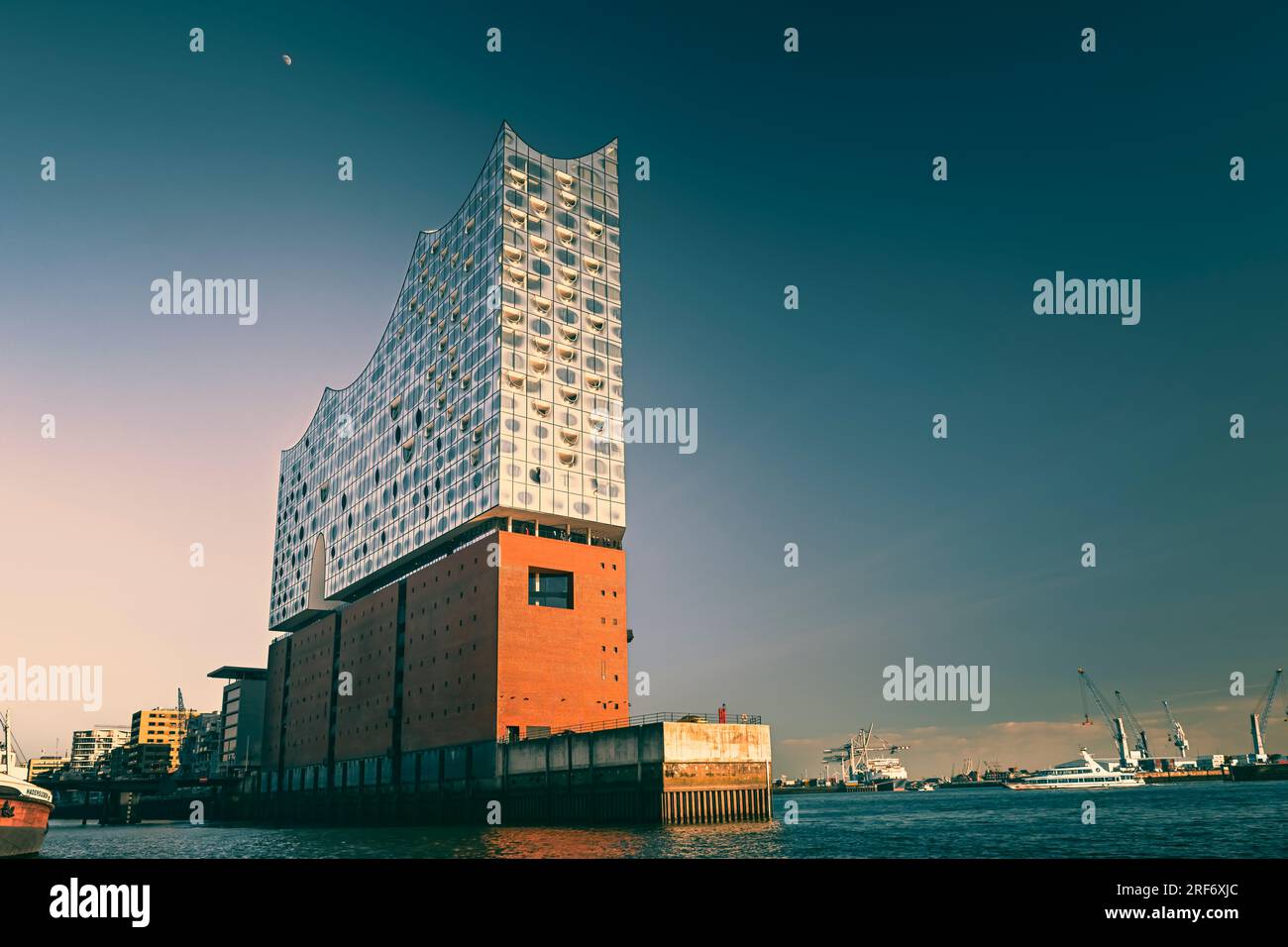 Fassade der elbphilharmonie hi-res stock photography and images - Alamy