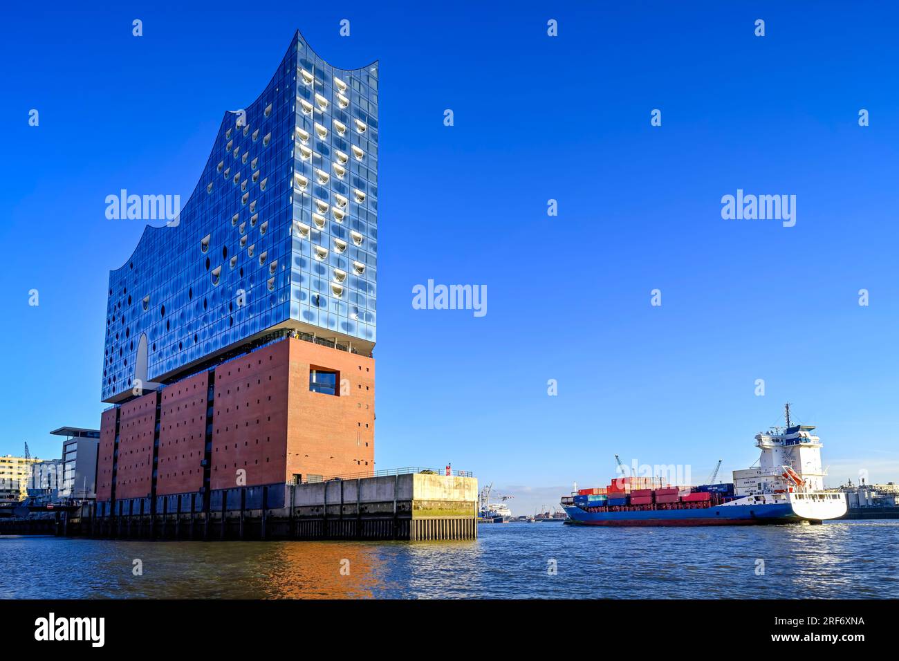 Fassade der elbphilharmonie hi-res stock photography and images - Alamy