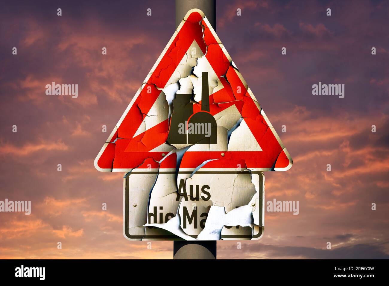 FOTOMONTAGE, Abblätterndes Schild mit durchgestrichenem AKW-Symbol und ...
