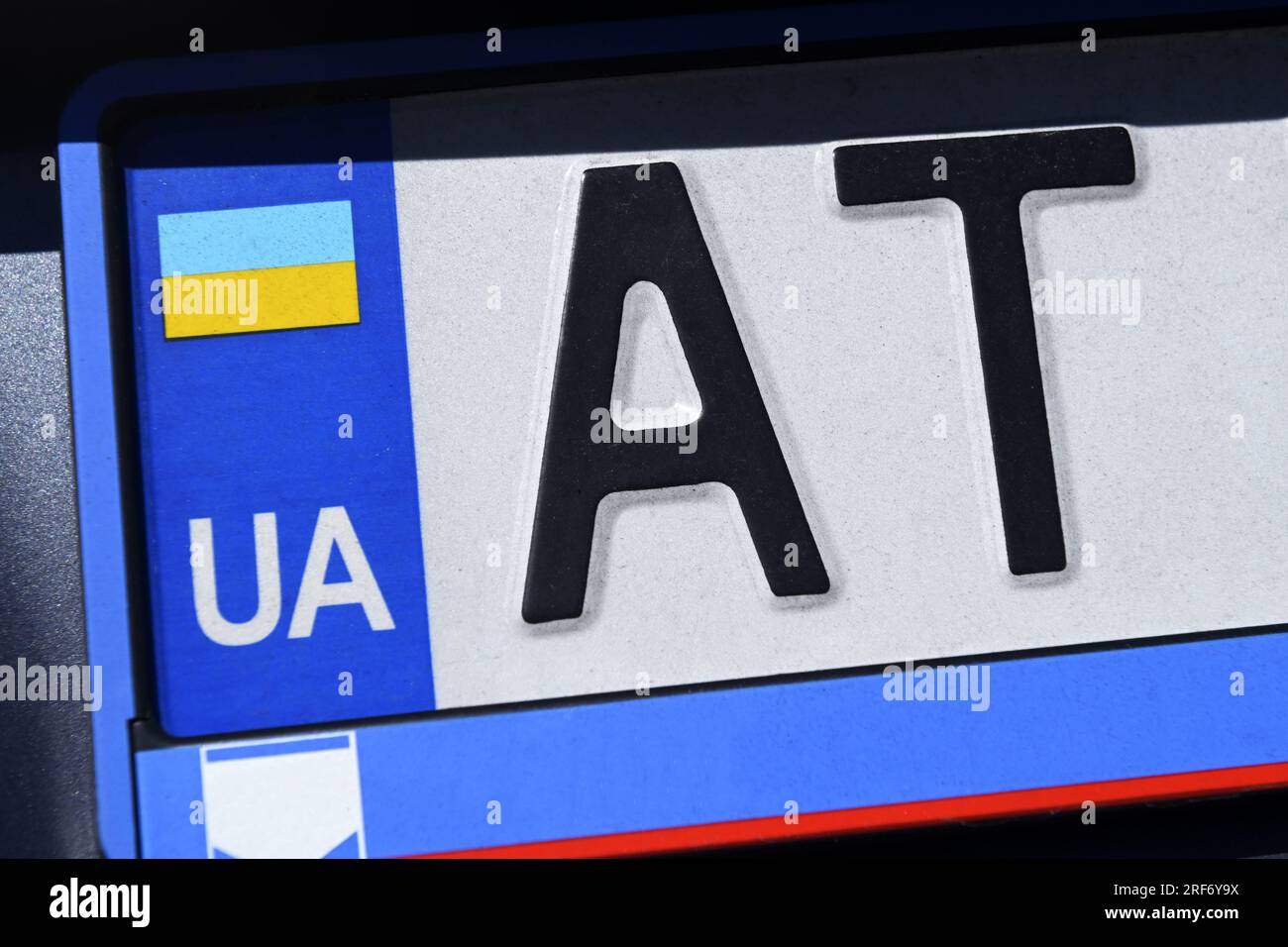 Fahrzeug mit ukrainischem Kennzeichen in Deutschland Stock Photo - Alamy