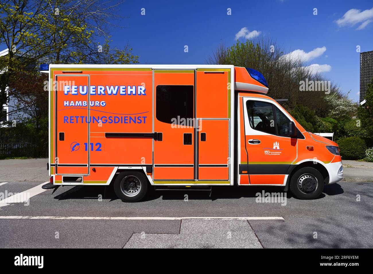 Rettungswagen der feuerwehr hi-res stock photography and images - Alamy