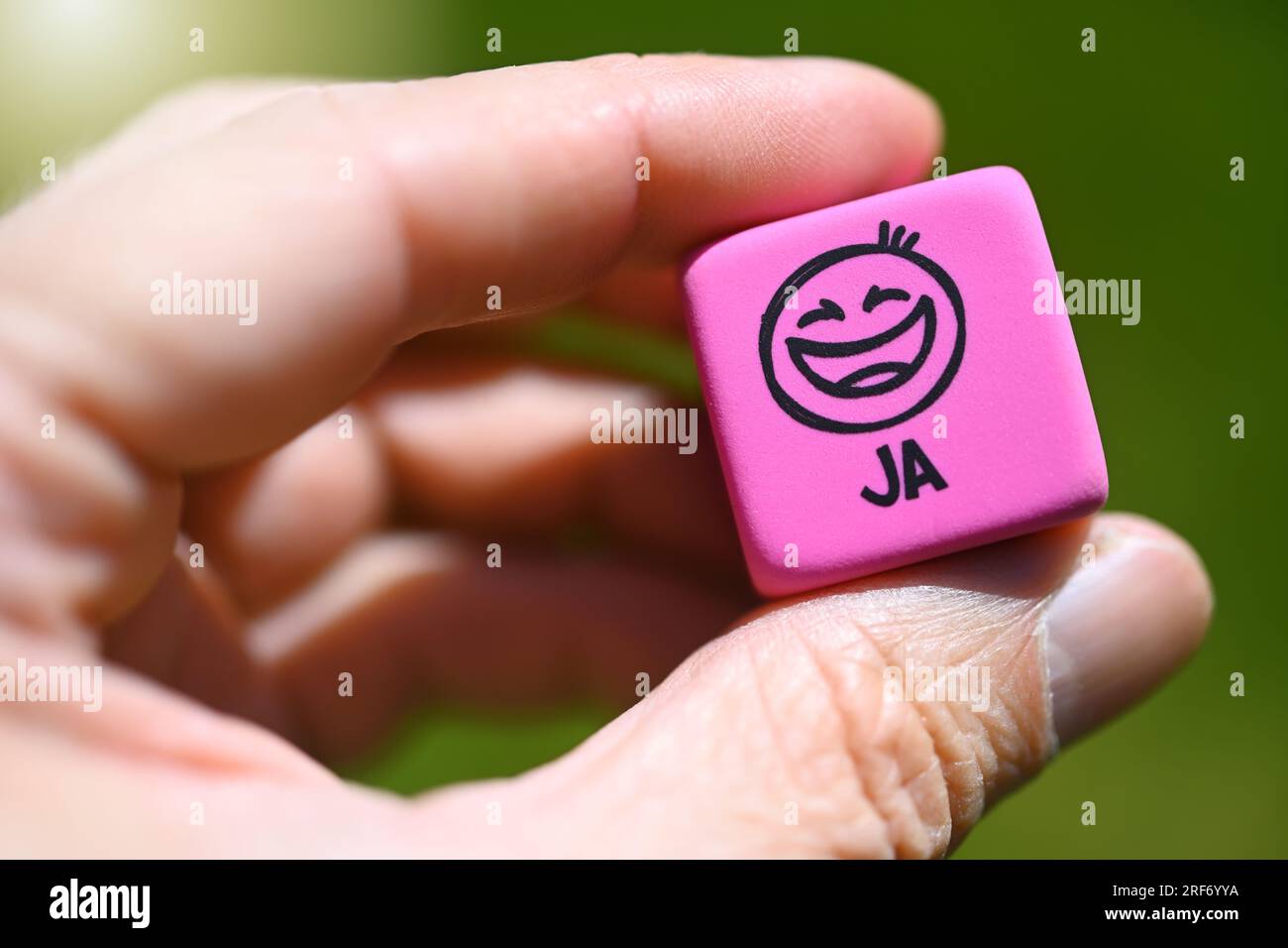 Mit der hand halten hi-res stock photography and images - Alamy