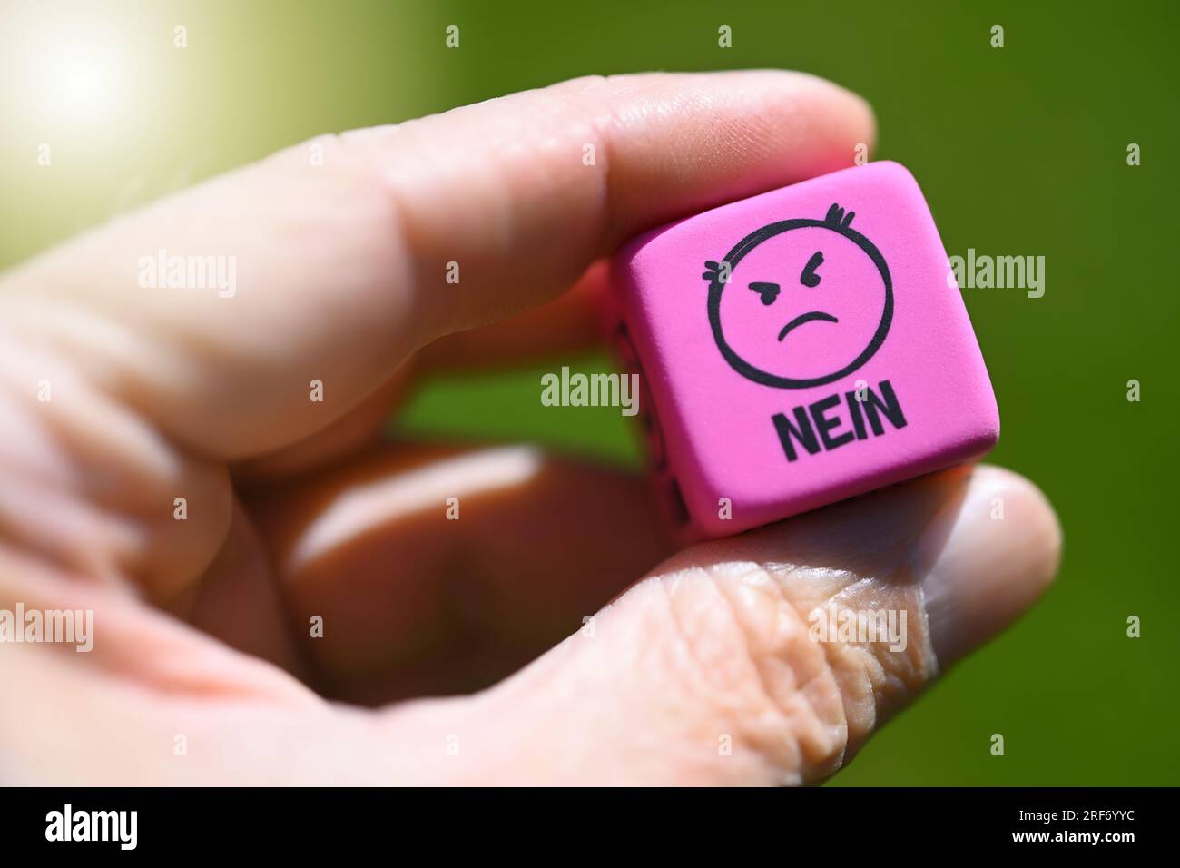 Mit der hand halten hi-res stock photography and images - Alamy