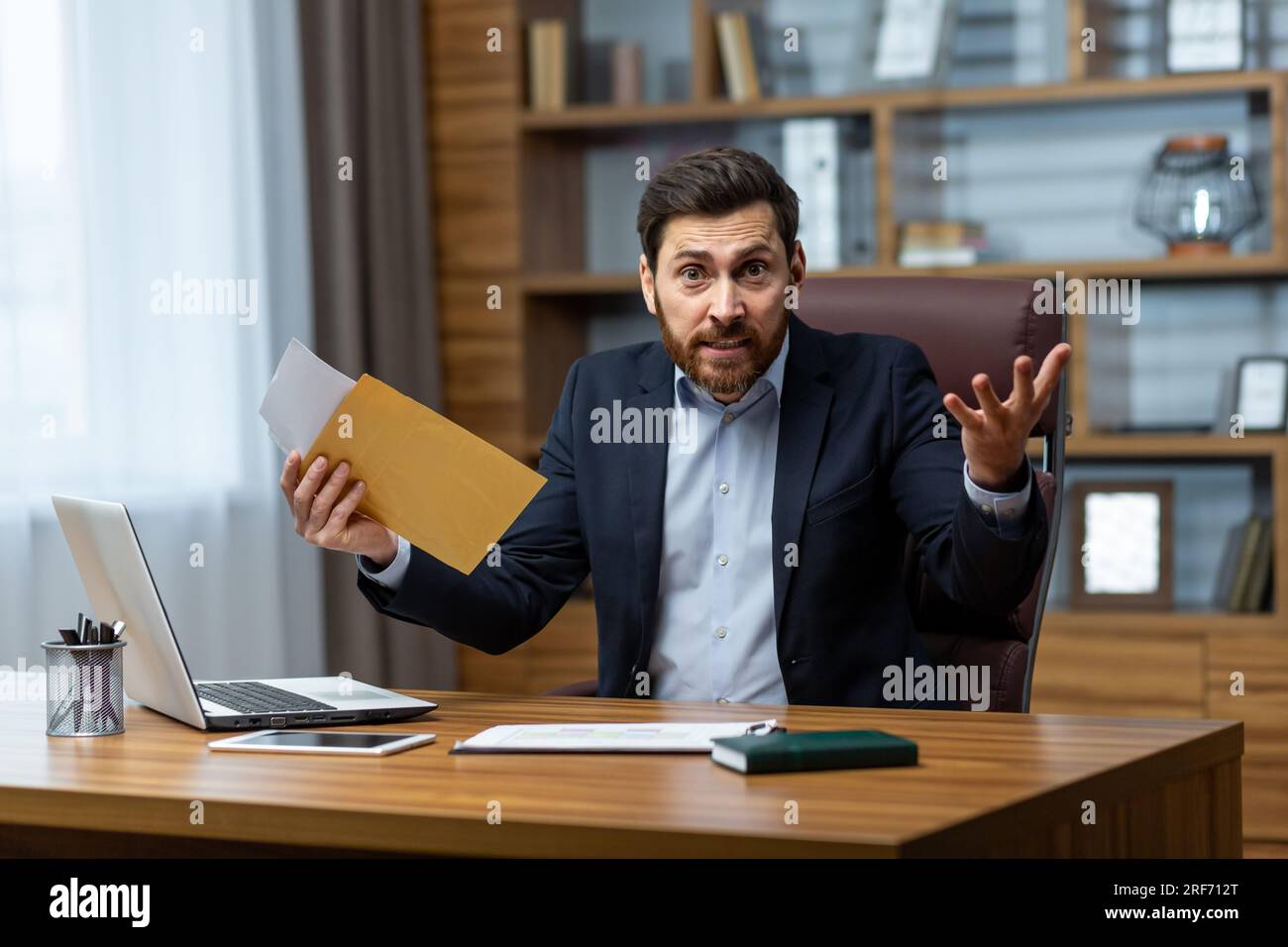 Angry notification hi-res stock photography and images - Alamy